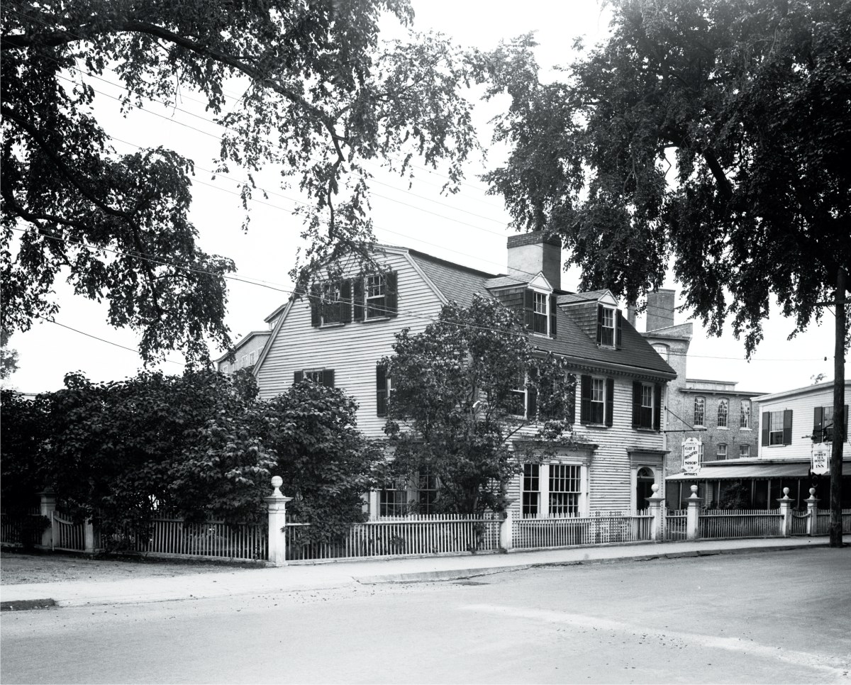A Heritage Landscape | Neo-Classical Fence – Old Home Living